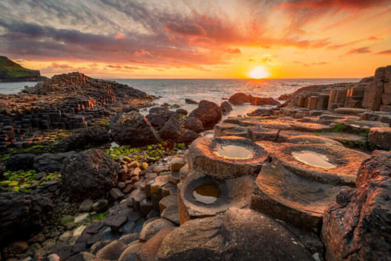 25 Famous Landmarks in Ireland For Shamrock Loving Lasses - Girls Who ...